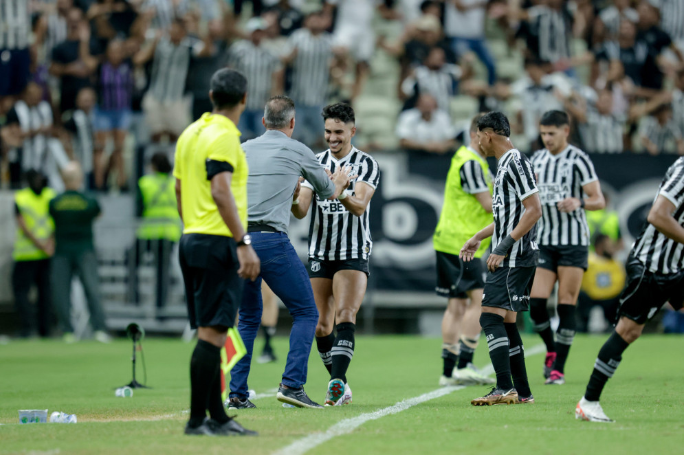 Decisivo no Clássico-Rei, lateral Raí Ramos vive fase artilheira no ...