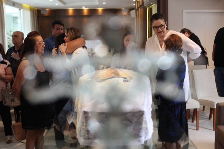 Adeus ao Trem Bala: velório de Alan Neto reúne familiares, amigos e ...