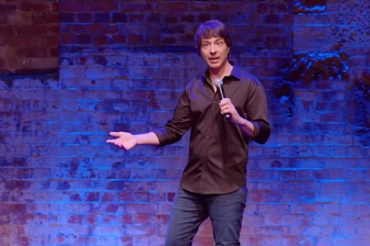 Humorista pede que mulher com bebê se retire de show: 'Humilhada'