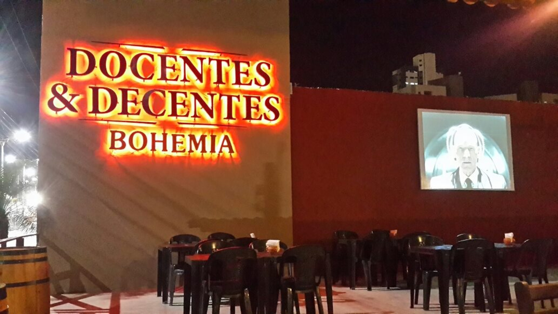 Famoso pelo feijão verde, restaurante Docentes&Decentes é reaberto