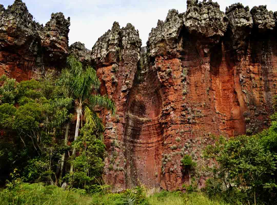 Formações rochosas que lembram objetos, pessoas ou animais
