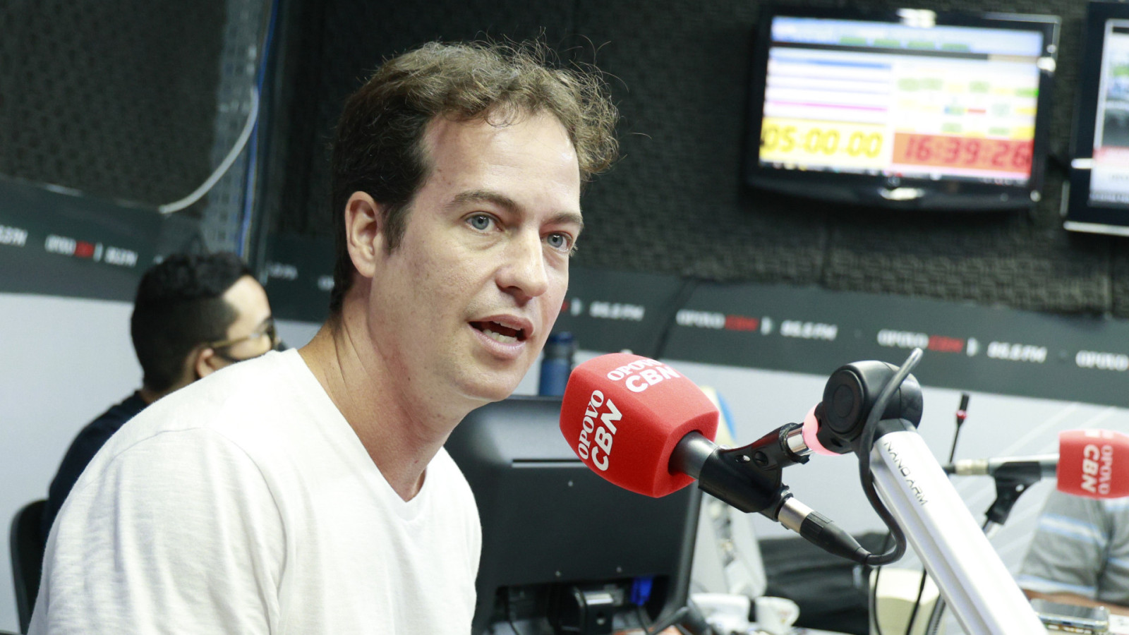 Brizzi: Sarto agora vive de "mugango na internet" e "forçar personagem ...