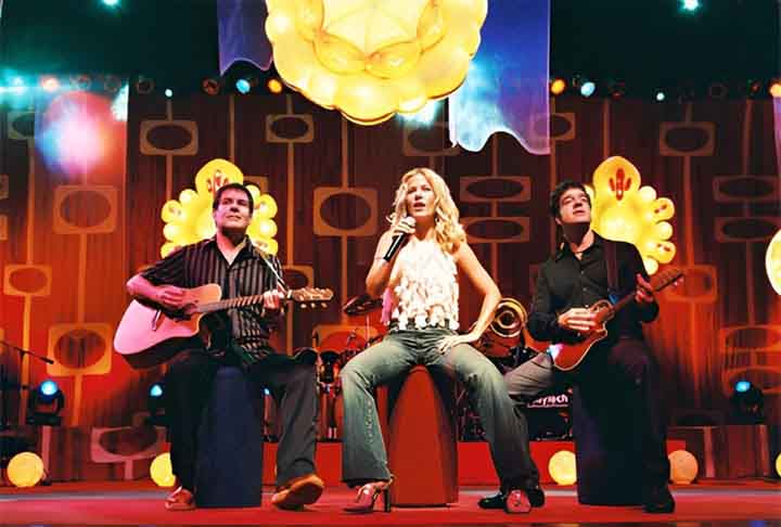 Paula Toller completa 62 anos; cantora segue com turnê ‘Amorosa’