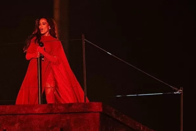 Após show com The Weeknd, Anitta celebra participação: 'Insano'