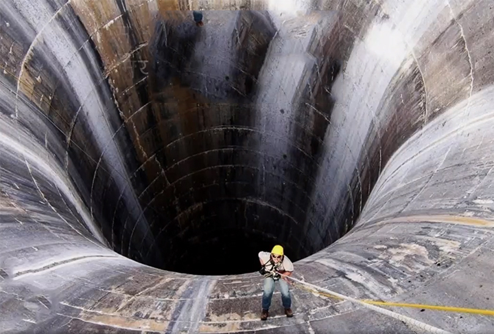 China abre um dos maiores buracos do planeta