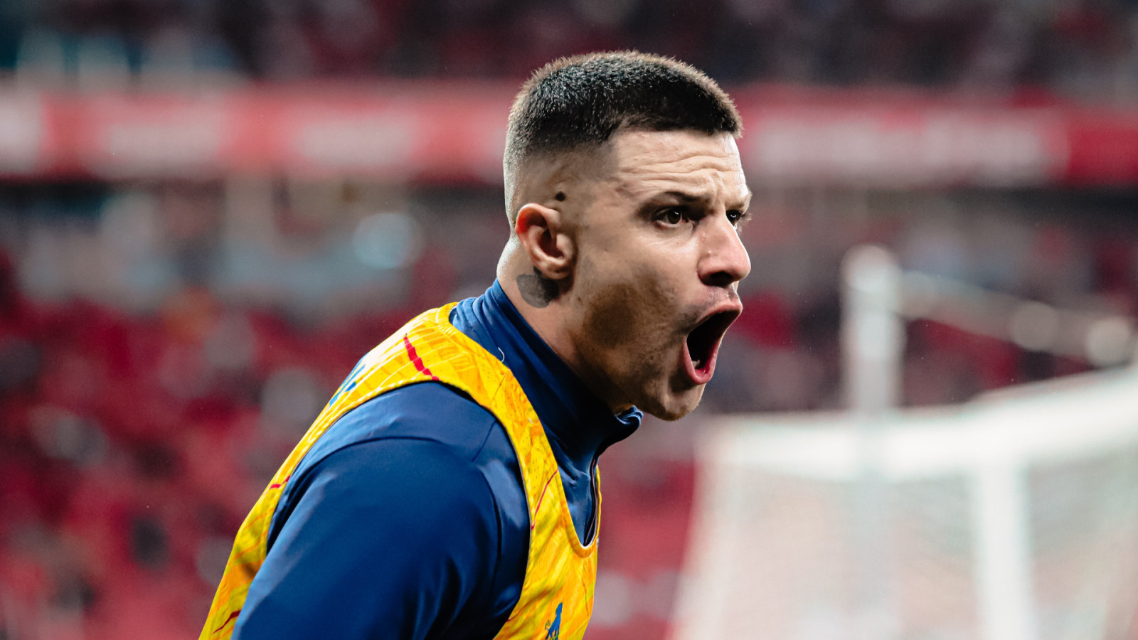 Entre recuperar Lucero e premiar Kayzer, Vojvoda tem disputa no ataque ...