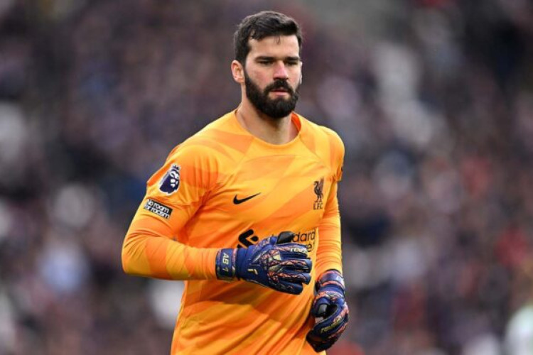 Liverpool informa que Alisson só retorna aos gramados em novembro