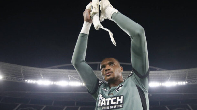 John, do Botafogo, entra na mira de clubes da Premier League