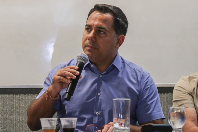 Juiz decide cassar Roberto Filho, prefeito de Iguatu, que pode recorrer