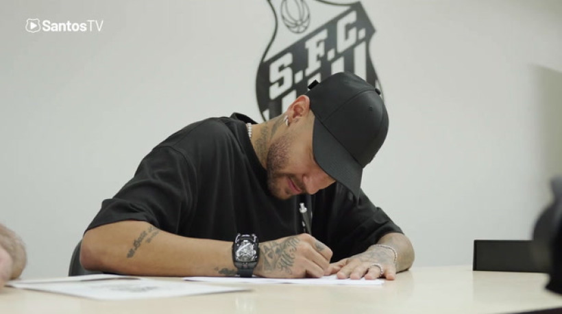 Behind the scenes: Neymar signs contract with Santos