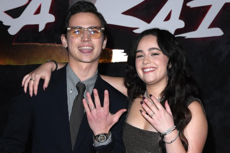 Cobra Kai: Mary Mouser e Tanner Buchanan anunciam noivado