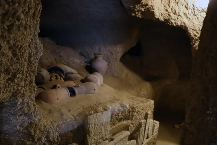 Túmulo do Rei Tutmés II marca 1ª descoberta desde Tutancâmon em 1922