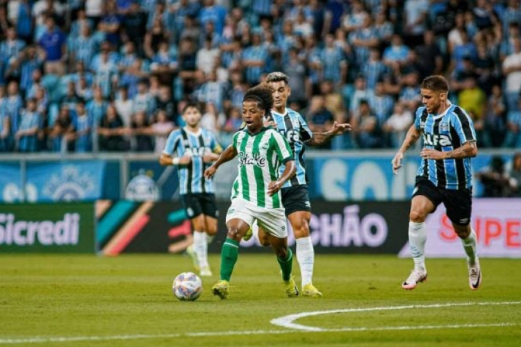 Grêmio vence o Juventude e larga na frente por vaga na final do Gaúcho