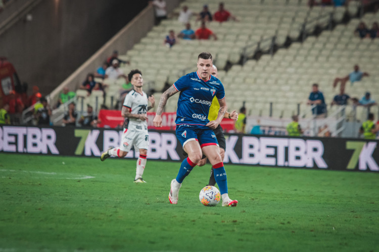 Kayzer aponta exagero em críticas do Fortaleza: "Parece que brigamos ...