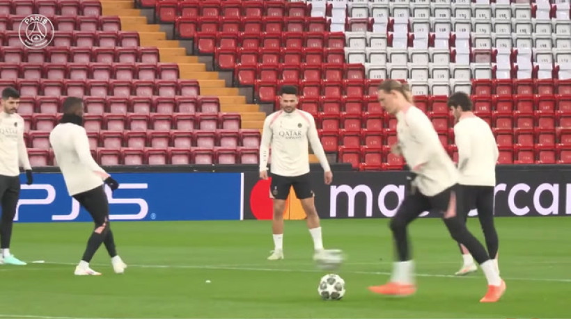 PSG joga rondo no treino antes do confronto contra o Liverpool em Anfield
