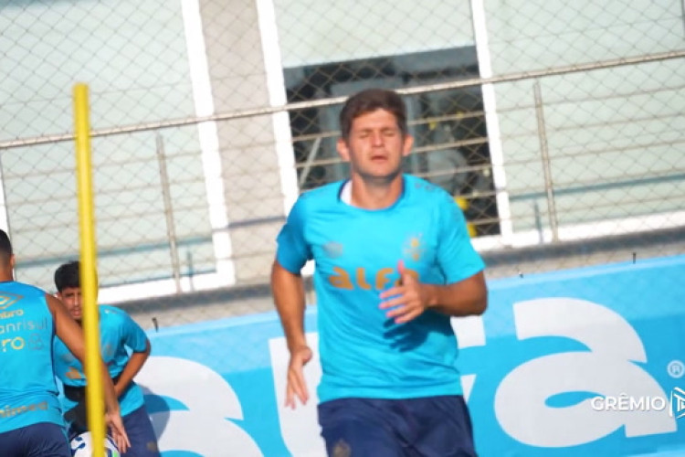 James Freitas comanda treino do Grêmio antes de Gre-Nal