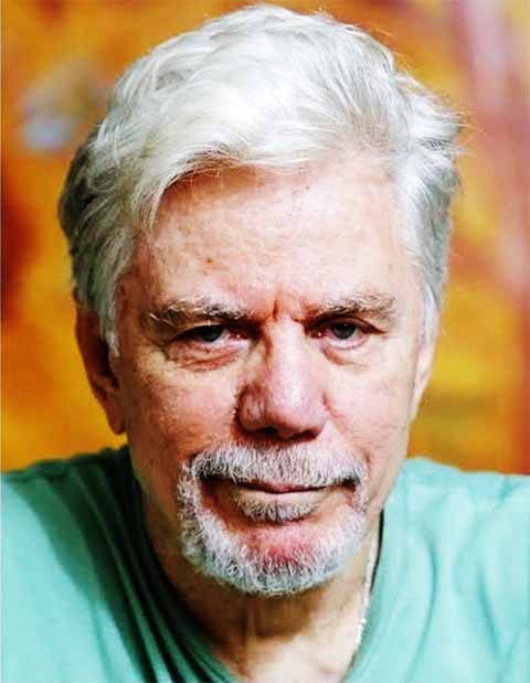 Aos 88 anos, ator Reginaldo Faria inova e lança álbum autoral de violão