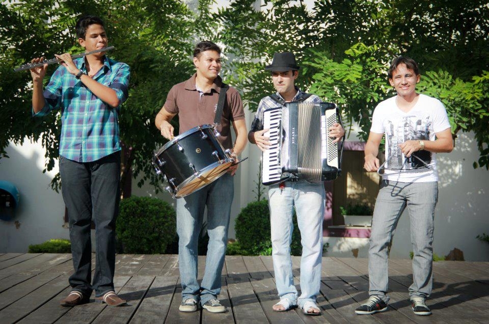 Bloco Unidos da Cachorra e Os Muringa fazem show no BNB Clube neste sábado