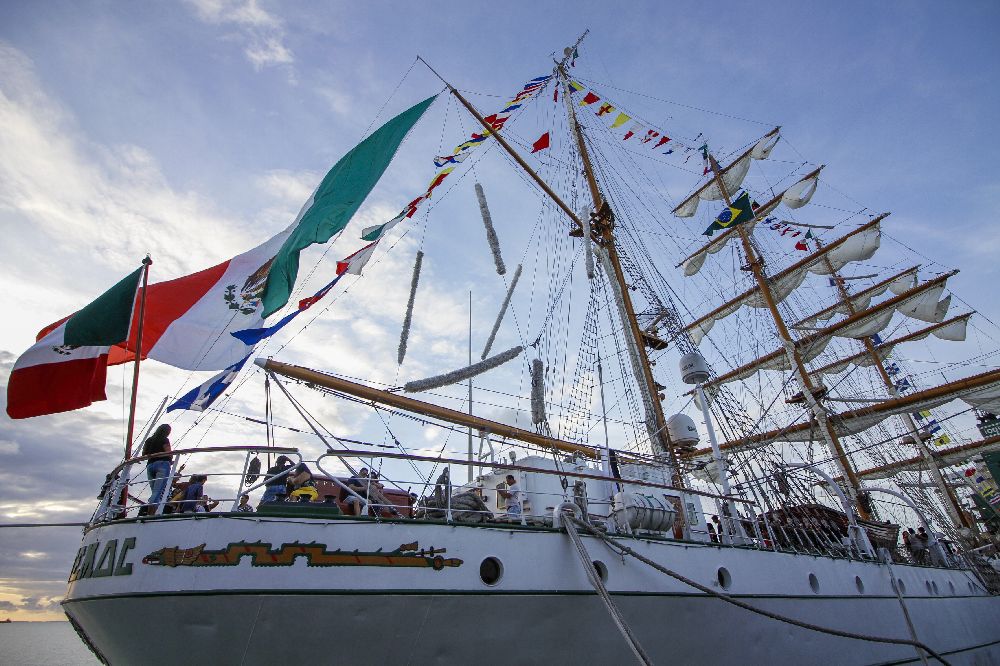 Centenas de curiosos vão ao Porto do Mucuripe para conhecer navio da ...