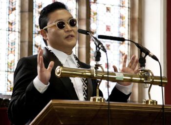 Psy leva seu 'Gangnam Style' à Universidade de Oxford Notícias do Mundo
