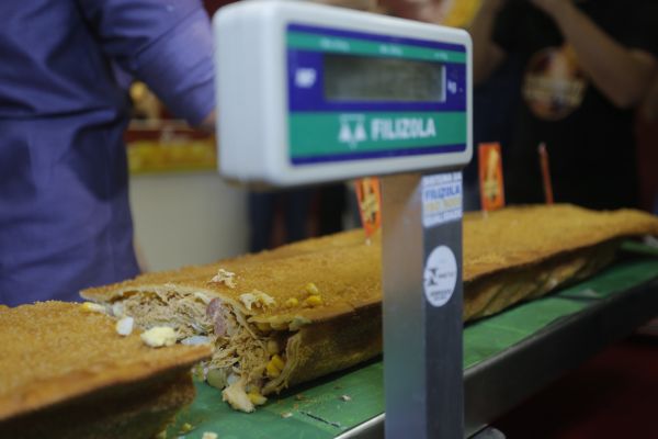 Pastelaria cearense ganha título de maior pastel do País | O POVO Online