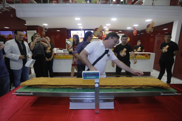 Pastelaria cearense ganha título de maior pastel do País