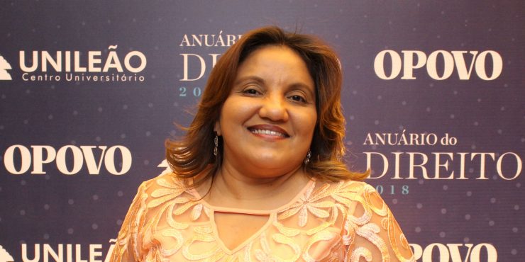 Candidata Regina Jansen é a entrevistada desta quinta-feira na Live ...